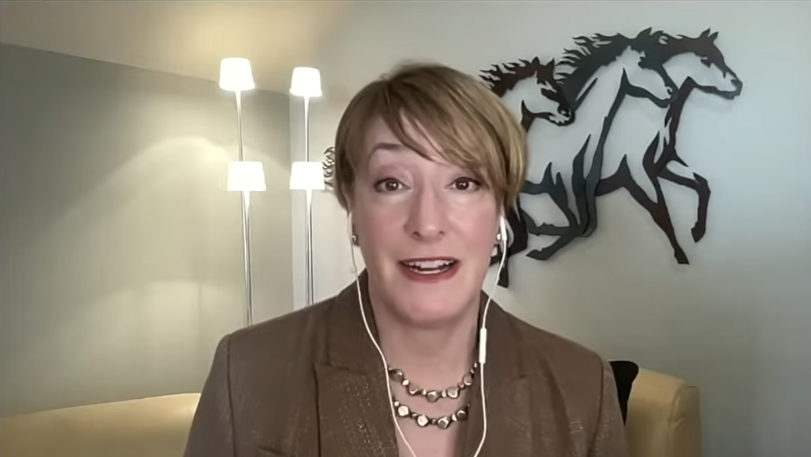 Caitlin Long Hits Ripple: Is XRP's Future at Risk? – Bitrabo